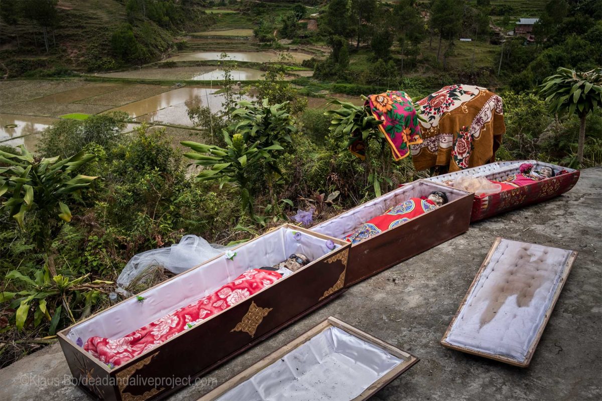 Ma’nene Miscellanous – Indonesia | Dead and Alive Project